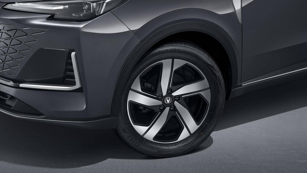 10万级家用精品SUV 第三代CS55PLUS上市 15项品质提升 售9.99万起_搜狐汽车_搜狐网