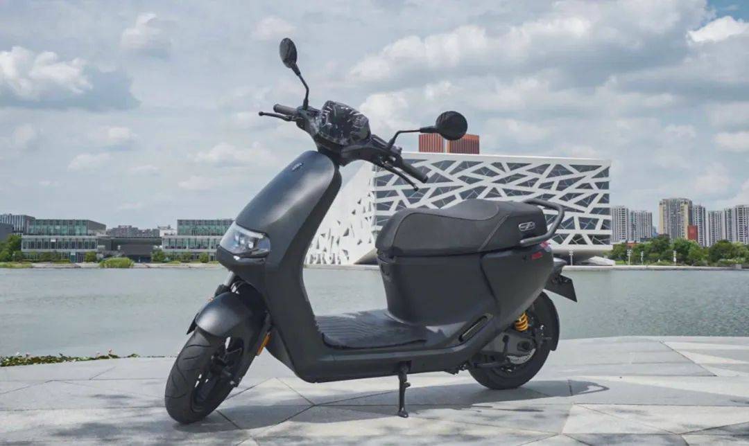 2万价格带最畅销！极核AE8S+和九号E300P，两款高速电摩选哪款？_搜狐汽车_搜狐网