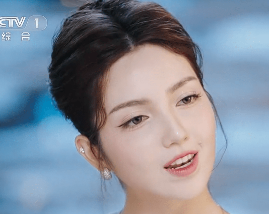 央视中秋晚会明星状态：郎朗胖成球，毛晓彤网红妆俗气 -6park.com