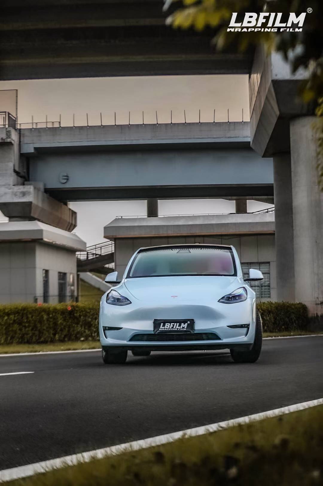 特斯拉modelY-LB改色膜马卡龙爵士蓝，像夏天的冰激凌_搜狐汽车_搜狐网