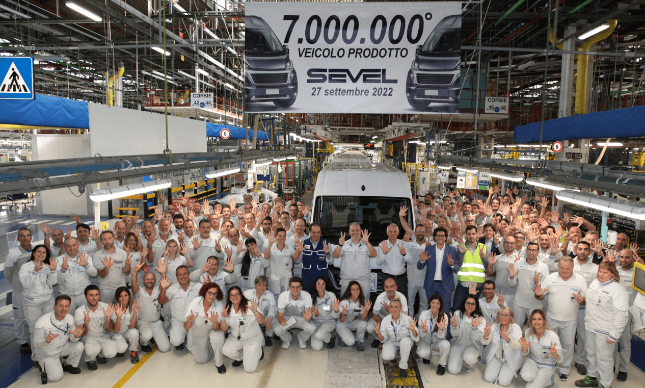 全球第二！你以为快不行的Stellantis，比大众还赚钱！_搜狐汽车_搜狐网