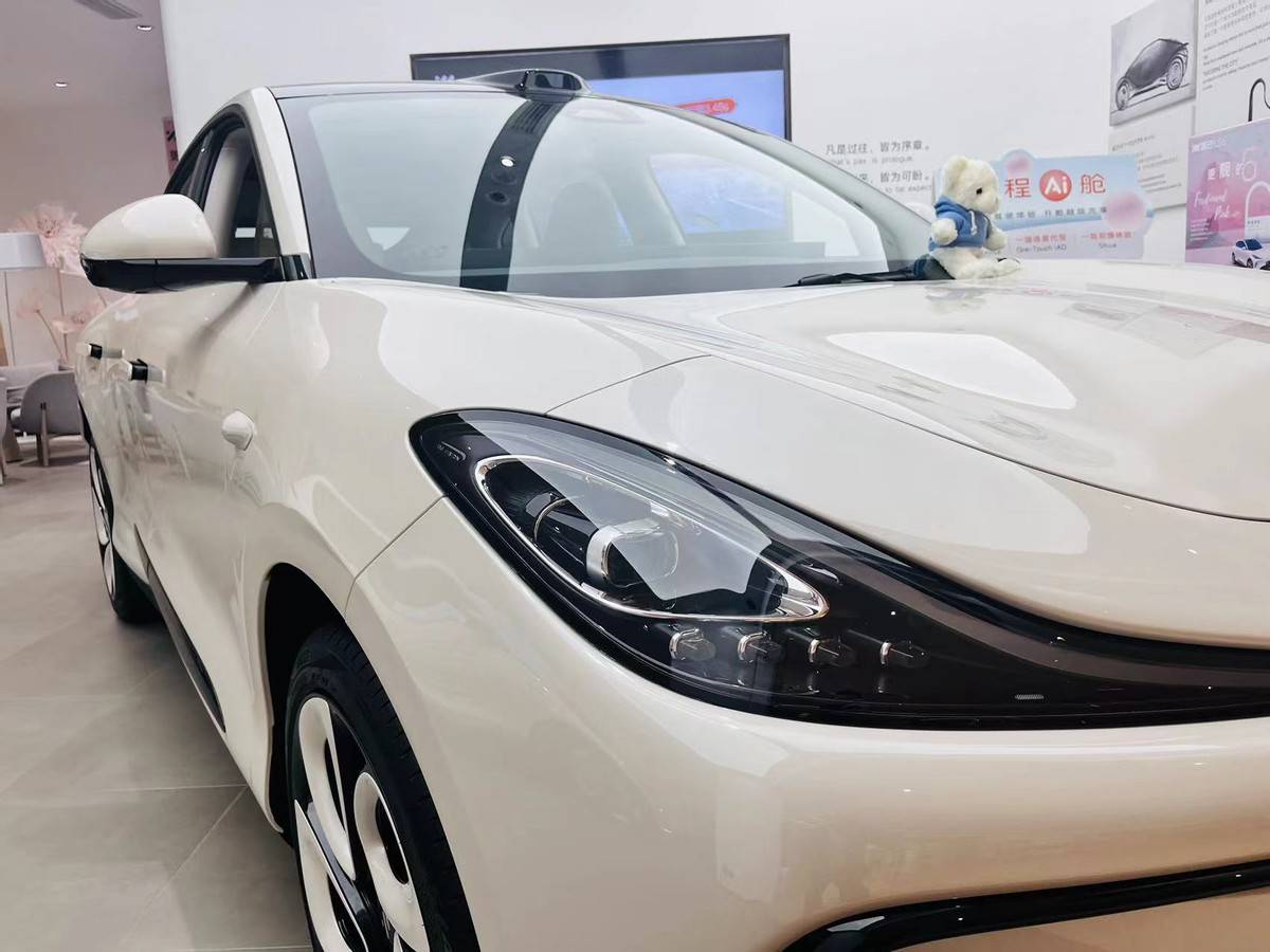 金晨代言、3.48秒零百加速，智己LS6探店实拍_搜狐汽车_搜狐网