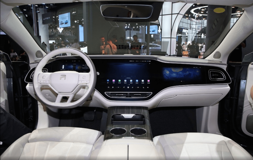 飞凡F7高阶智驾 “非凡”出行 近600km续航不足20万起_搜狐汽车_搜狐网