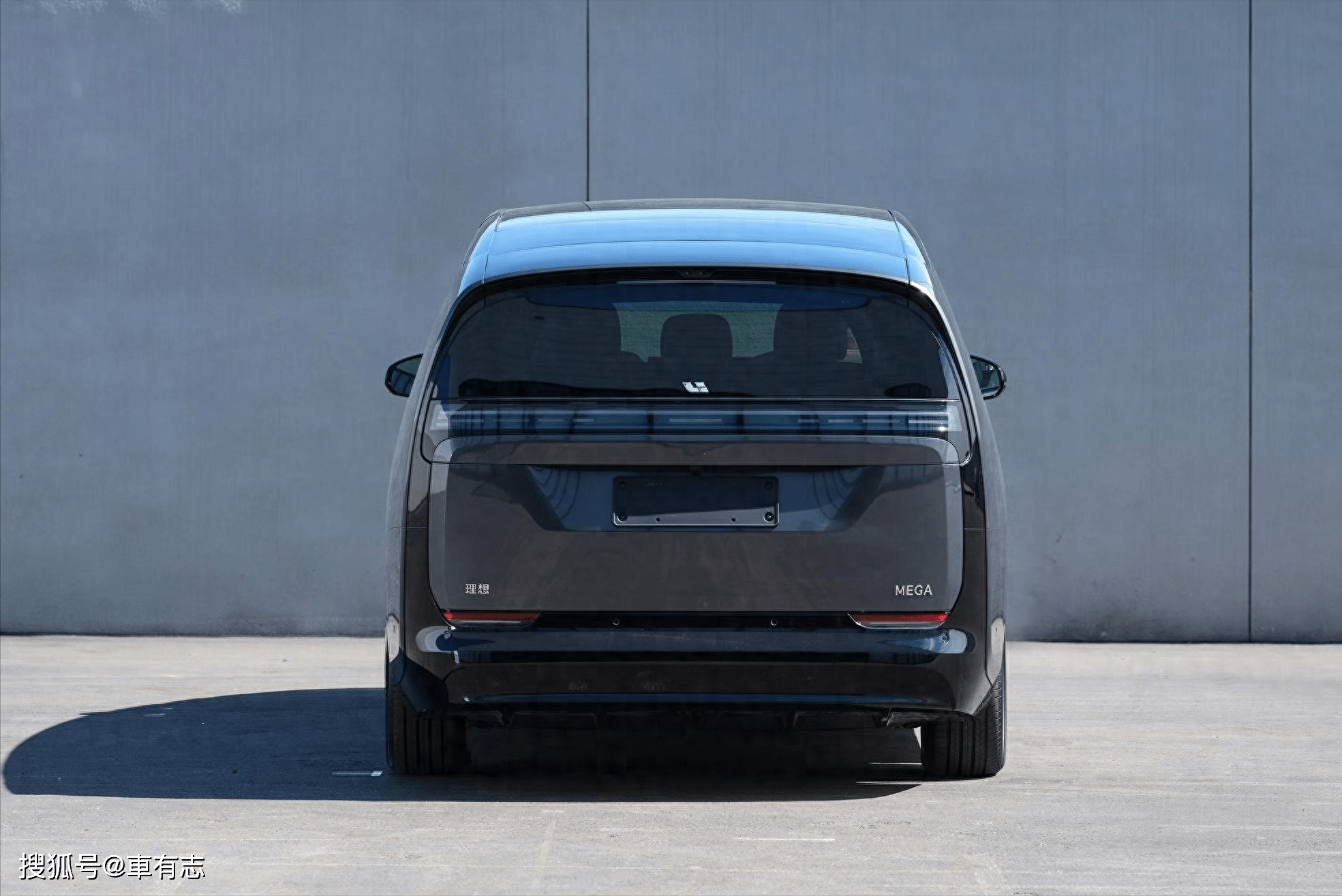 理想MEGA实车曝光，外观科幻，尺寸超腾势D9，800V+4C麒麟电池_搜狐汽车_搜狐网