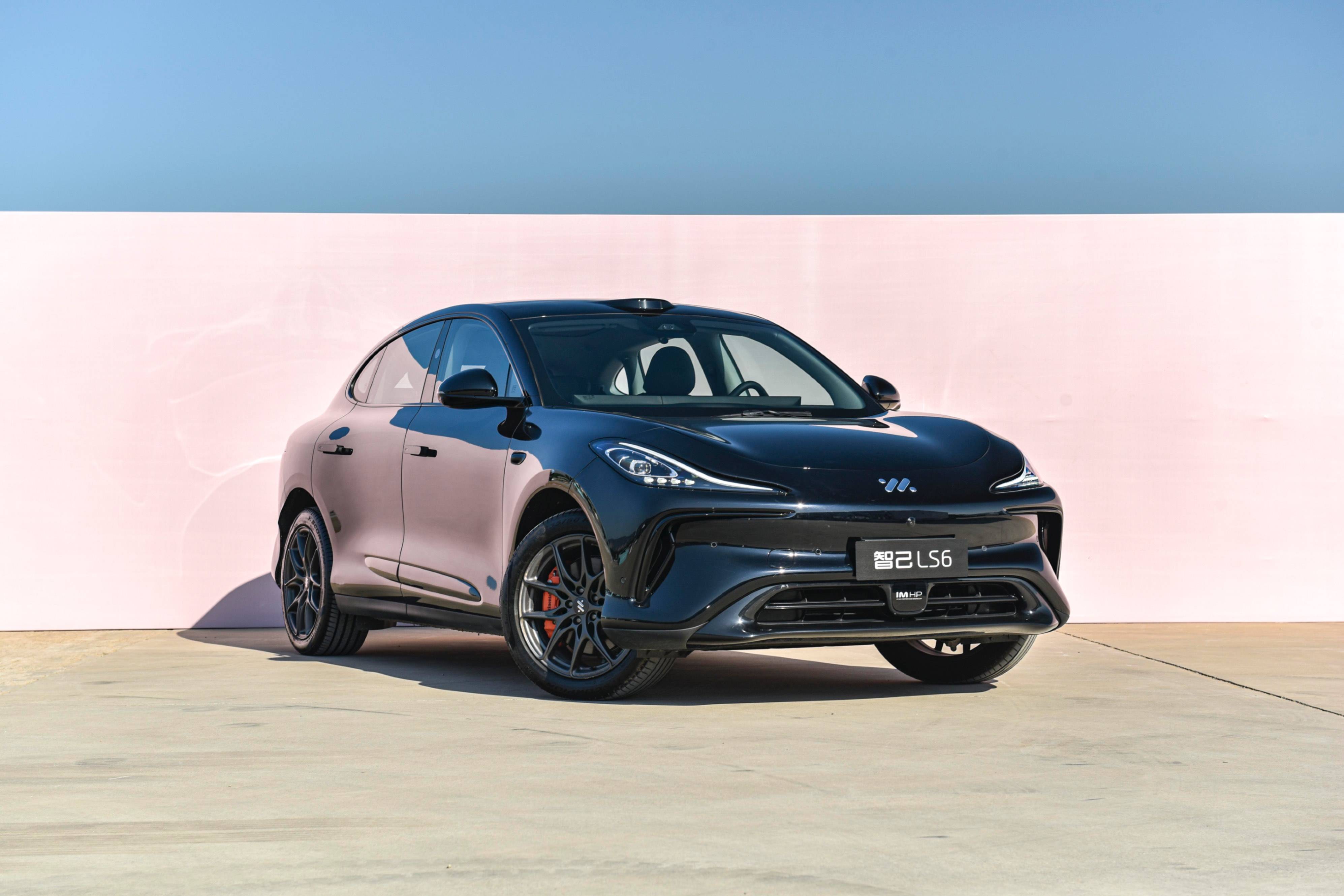 场地试驾智己LS6，3.48秒破百，还能极致贴边停车_搜狐汽车_搜狐网