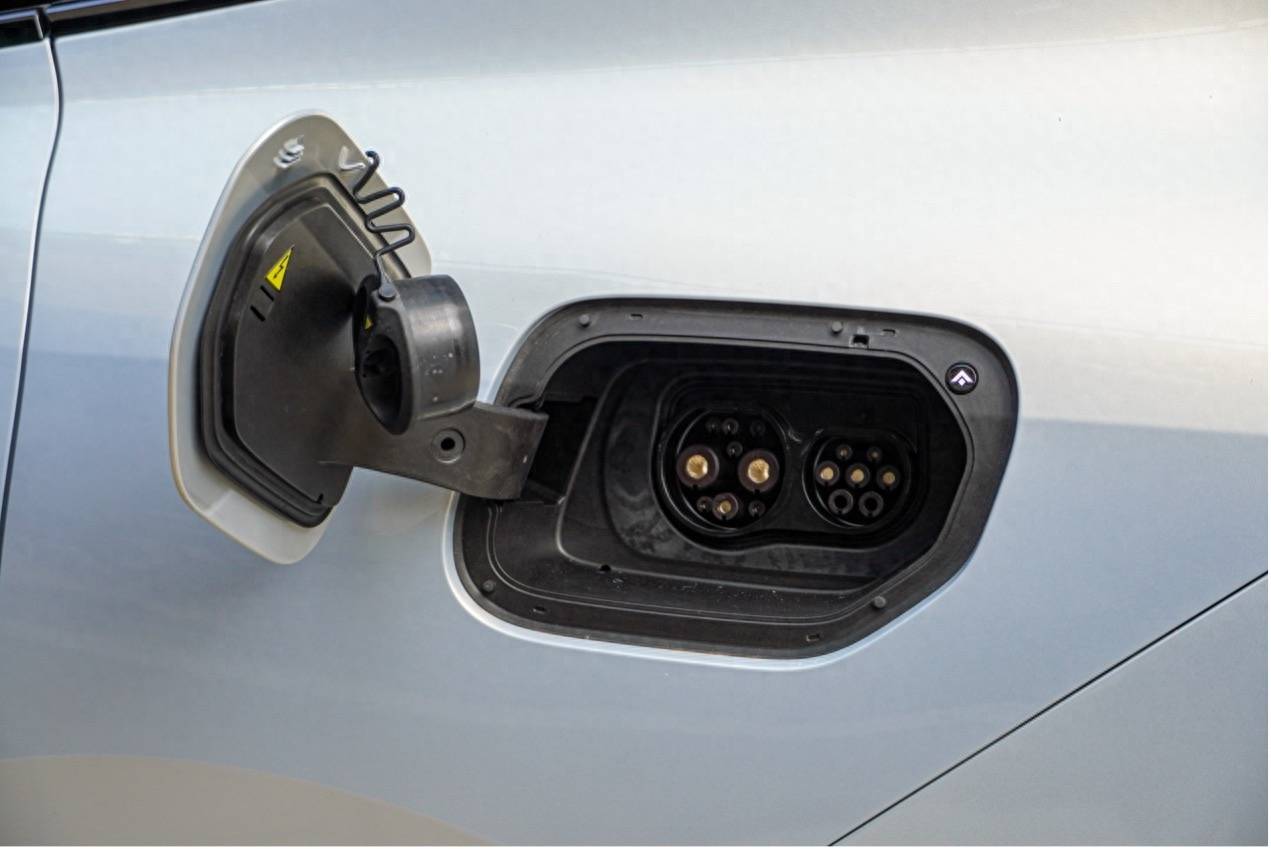 配鸥翼后门，800V 5C超级快充，昊铂HT预售价22万元起_搜狐汽车_搜狐网