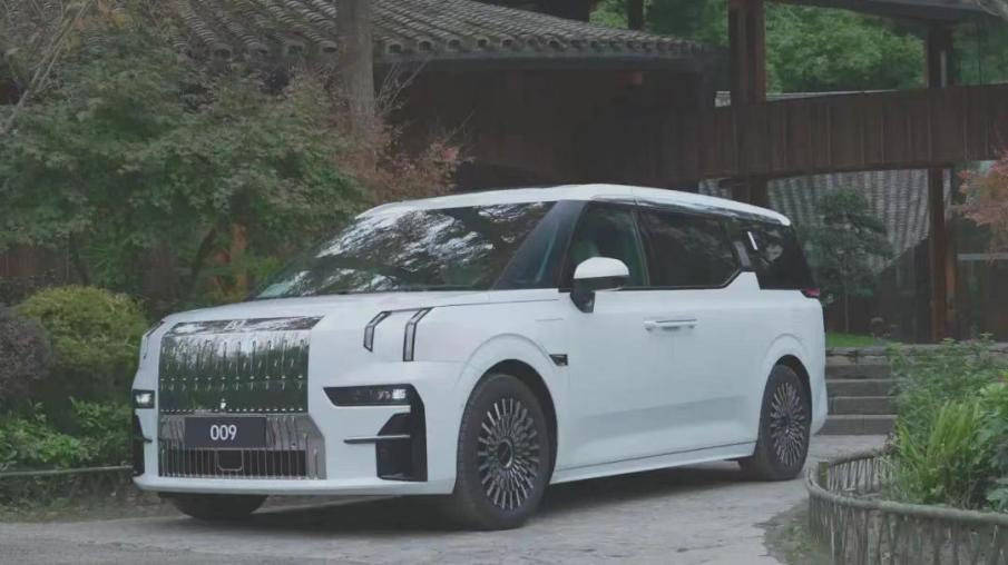 传祺E9和腾势D9最低配哪个值得买？大通的MPV怎么样?｜帮你选MPV_搜狐汽车_搜狐网