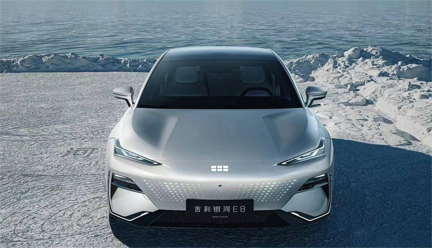 基于SEA架构打造 45英寸8K大屏+8295芯片 吉利银河E8全球首秀_搜狐汽车_搜狐网