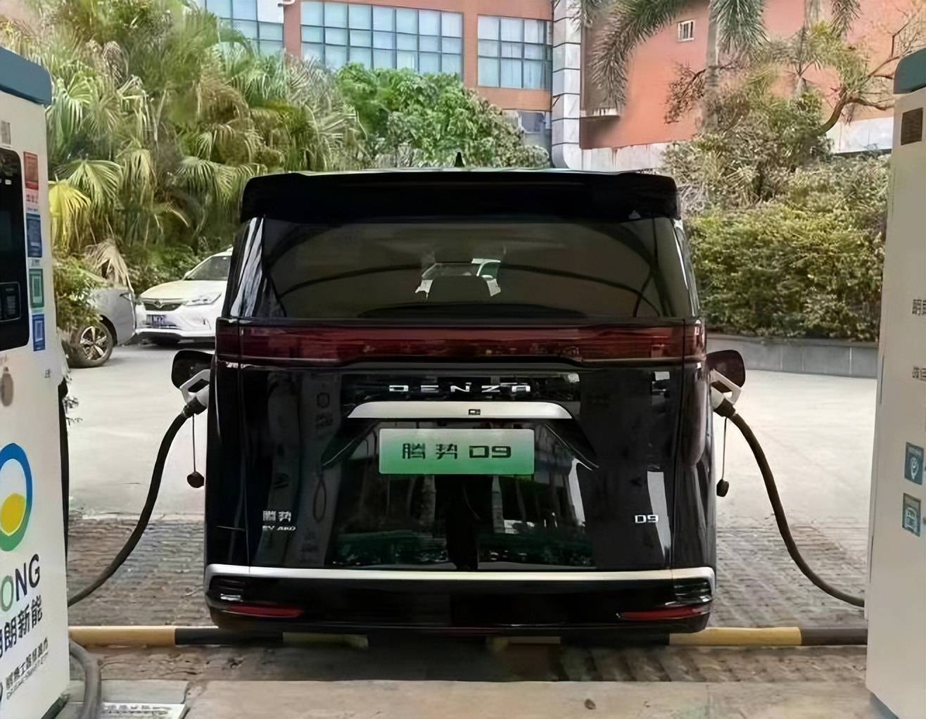 腾势解读800V高压平台，称：难免误导消费者，不如其双枪充电方案_搜狐汽车_搜狐网