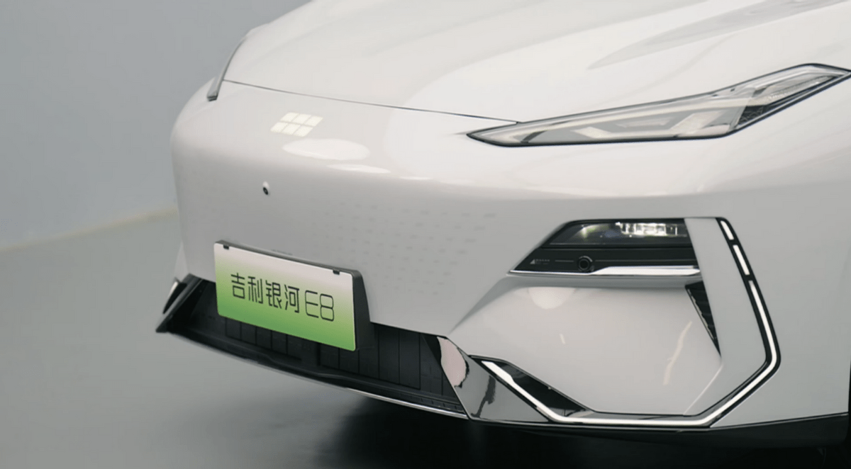 8K大屏+8295芯片，吉利银河E8亮相，开启纯电旗舰轿车新时代！_搜狐汽车_搜狐网