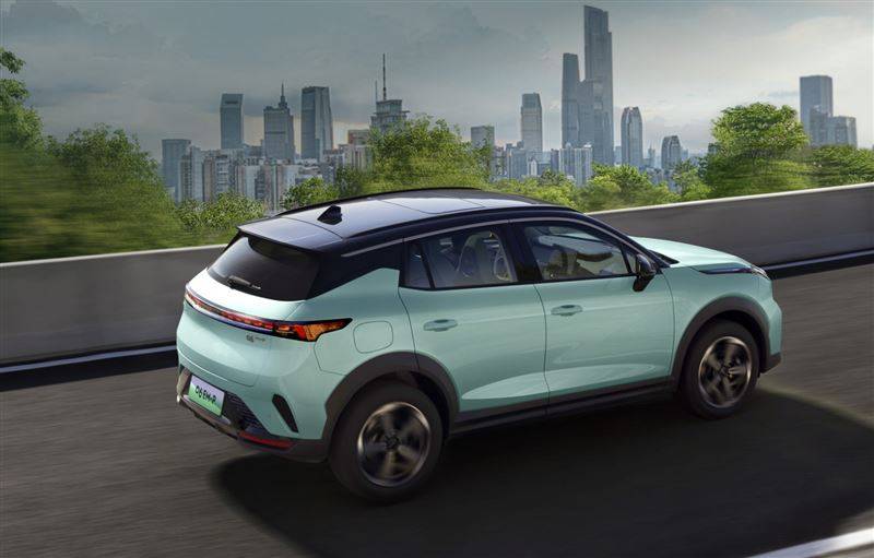 大幅降价应对内卷，领克06 EM-P仅13.68万起售_搜狐汽车_搜狐网