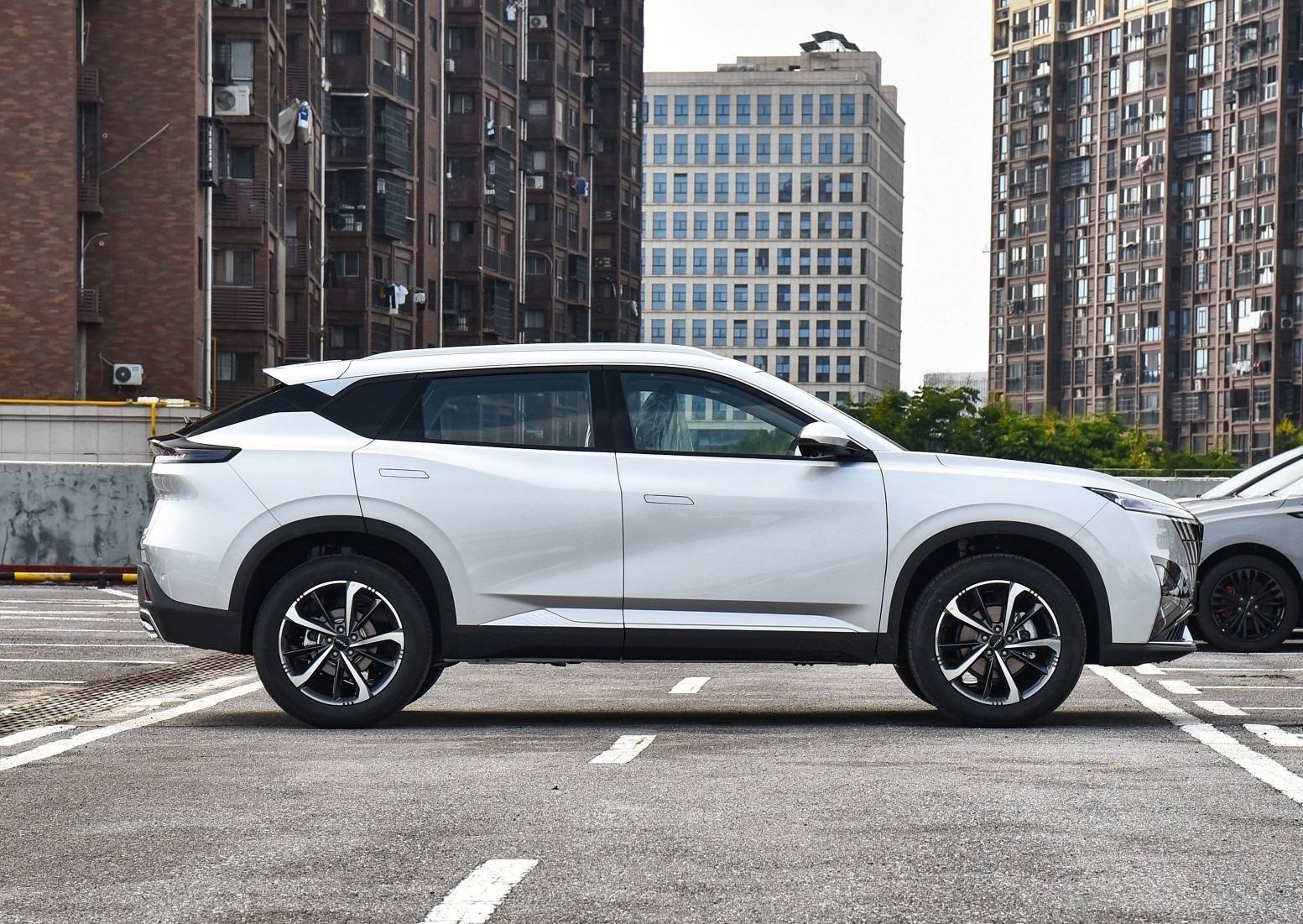 全新混动SUV不足9万起！轿跑外观炫酷动感续航1350Km，配四轮独悬_搜狐汽车_搜狐网