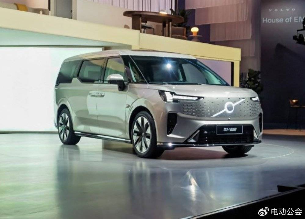 沃尔沃EM90上市，售81.80万元，最贵纯电MPV有何不同？_搜狐汽车_搜狐网