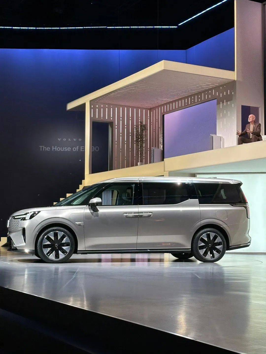 纯电MPV！沃尔沃EM90预售81.8万_搜狐汽车_搜狐网