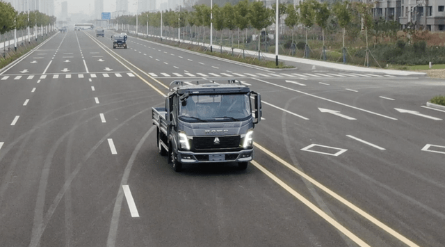 轻卡行业首款8AT车型 HOWO轻卡统帅展示“钞”能力_搜狐汽车_搜狐网