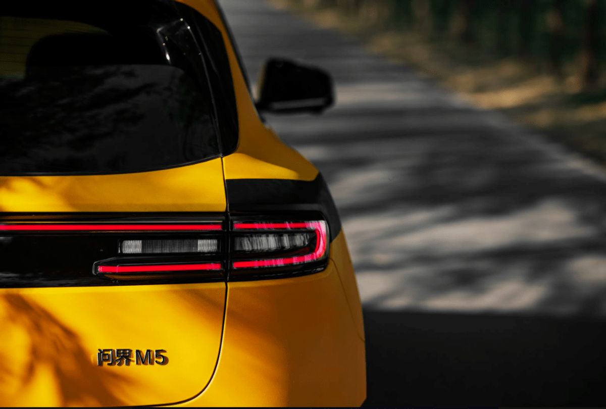 宝藏性能车AITO问界M5，“曙光黄”演绎涂装潮流_搜狐汽车_搜狐网