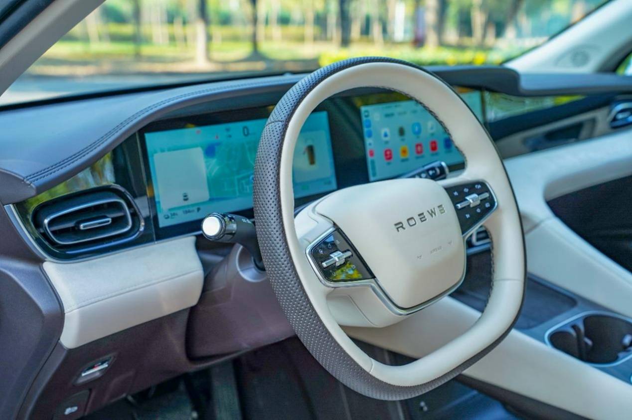 后驱+智能座舱 荣威D7 EV来了 和比亚迪秦PLUS EV相比谁更强？_搜狐汽车_搜狐网