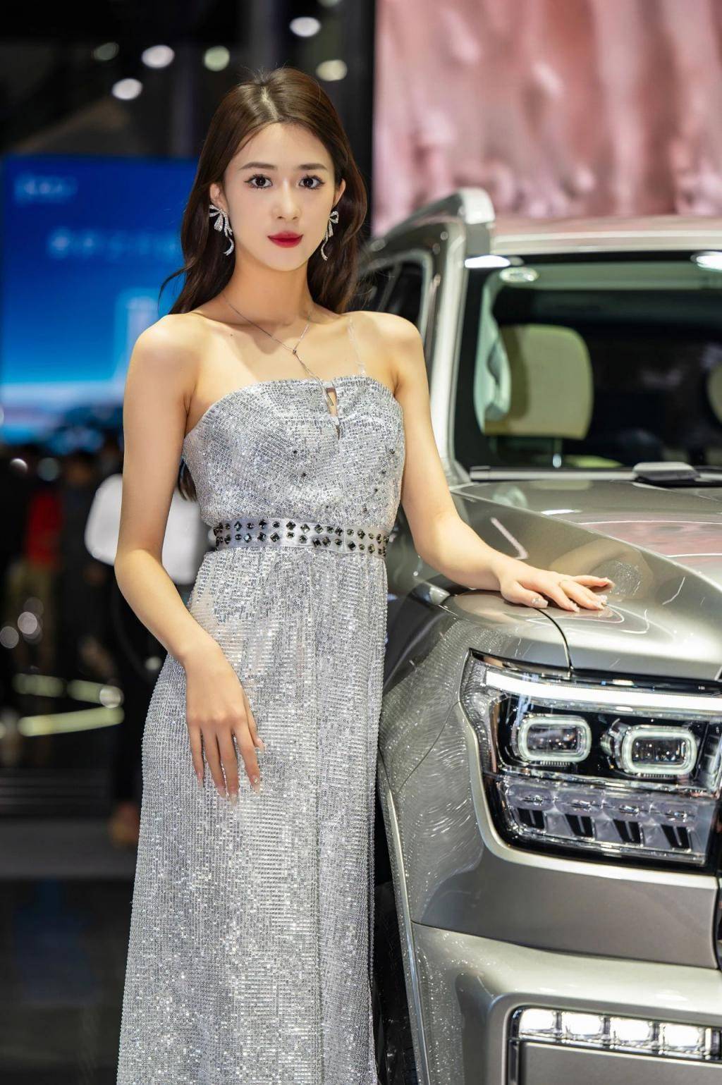 香车配美女，和猛士917、坦克700Hi4-T等硬派越野一样出圈的还有她们_搜狐汽车_搜狐网