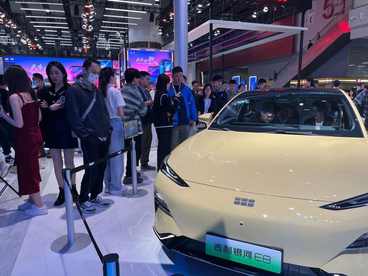 吉利银河e8广州车展引发热潮,比亚迪汉坐立难安 搜狐汽车 搜狐网