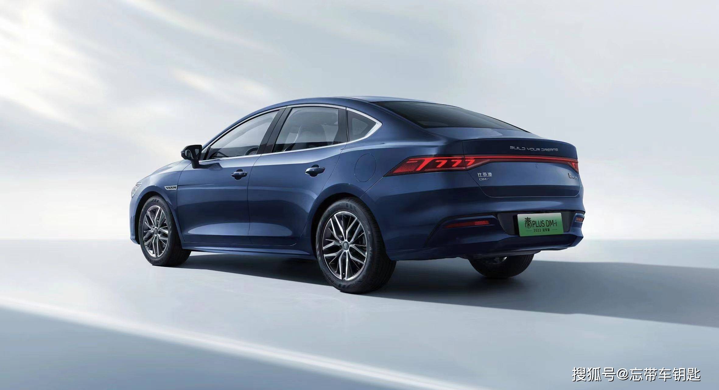 新能源车首选比亚迪秦，百公里油耗3.8升，综合续航1245km_搜狐汽车_搜狐网