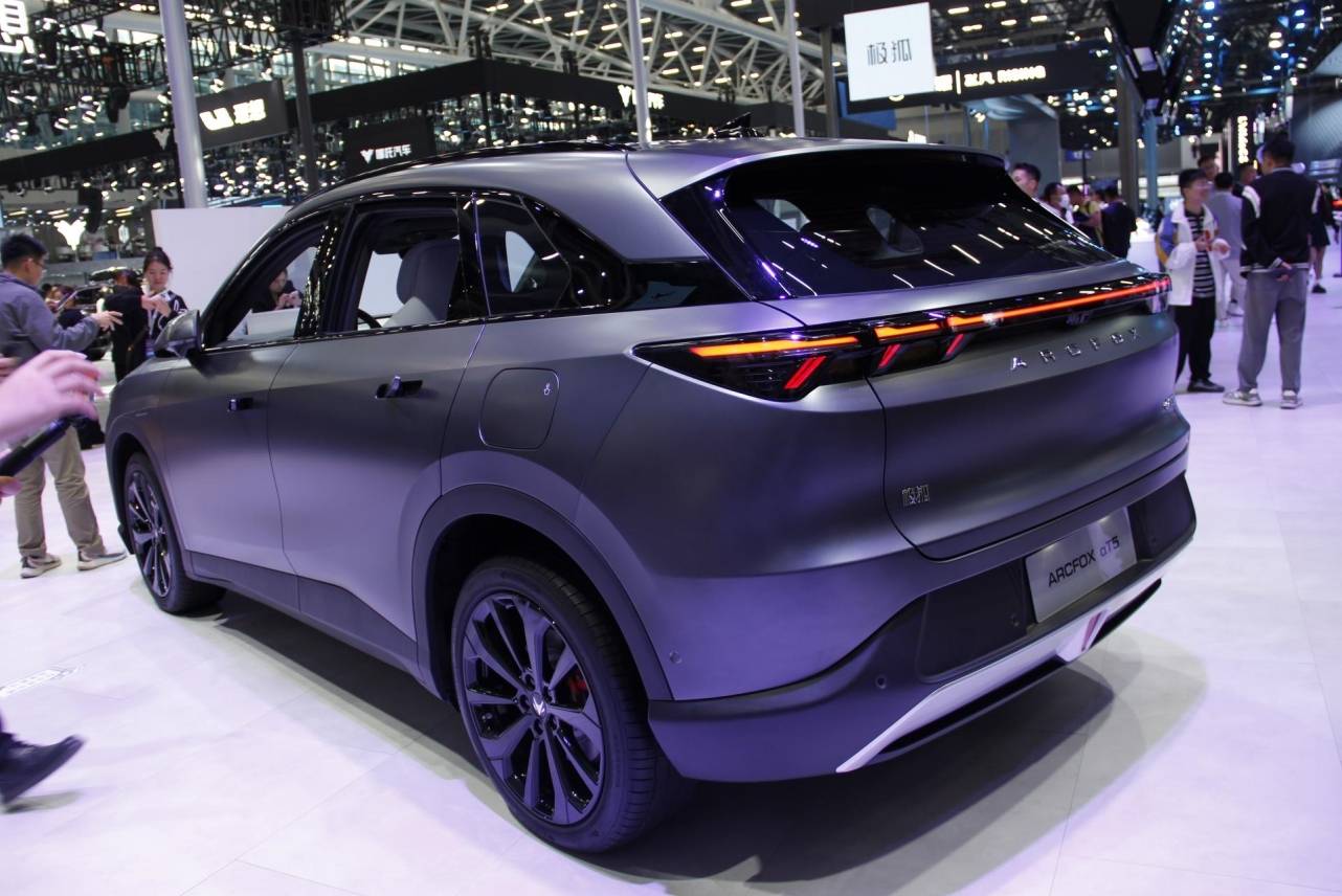 660km续航+800V快充，极狐阿尔法T5预售真的才15.58万？_搜狐汽车_搜狐网