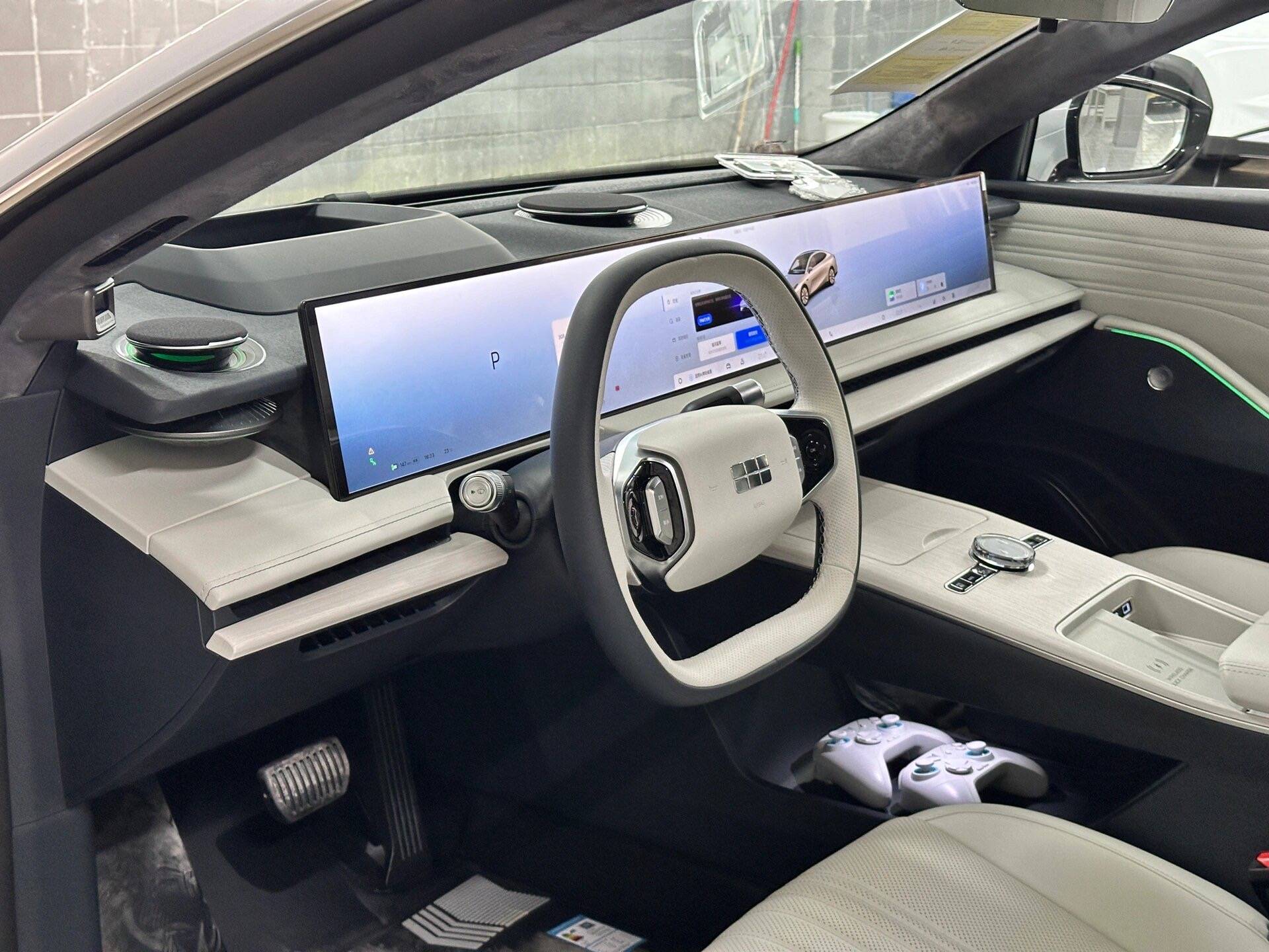 银河E8实车到店，大过汉EV配无框车门，搭646马力+800V超充_搜狐汽车_搜狐网