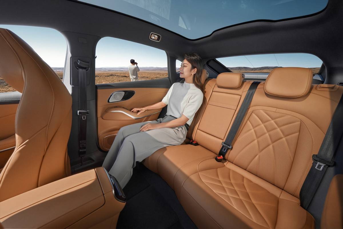 2024款飞凡R7大订已破万 华为AR-HUD选装超8成_搜狐汽车_搜狐网