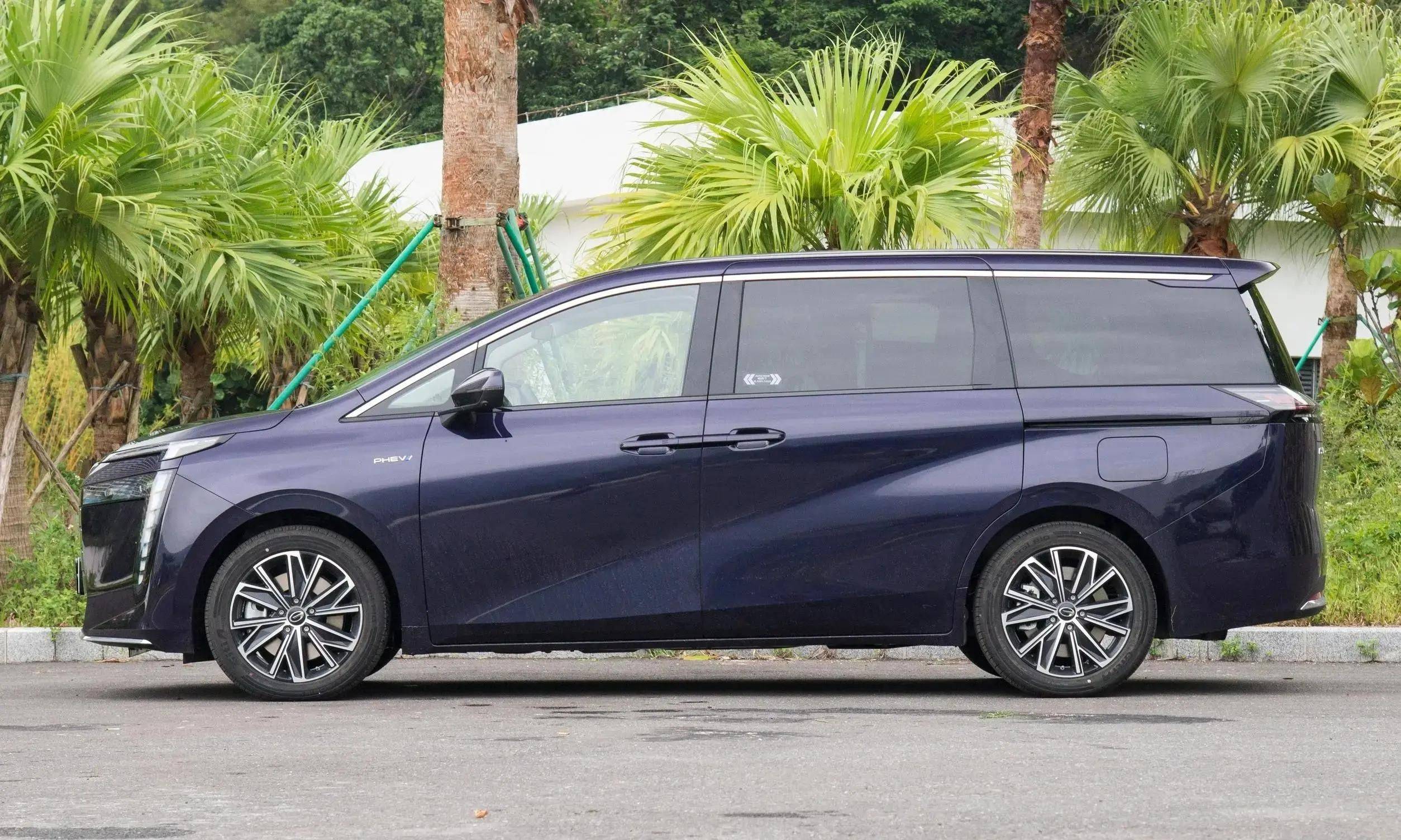 传祺E8 PHEV首批用户福音：中型插电混动MPV，12月9日起正式交车_搜狐汽车_搜狐网