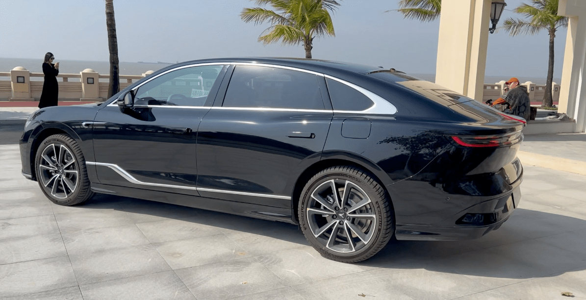 岚图追光PHEV，能否成为56E的终结者？_搜狐汽车_搜狐网