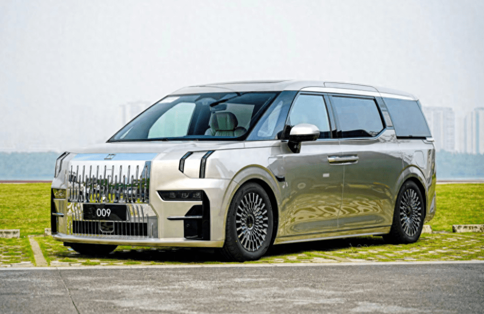 面对理想mega和小鹏X9的夹击，极氪009销量不退反进，日订单增长近40%_搜狐汽车_搜狐网