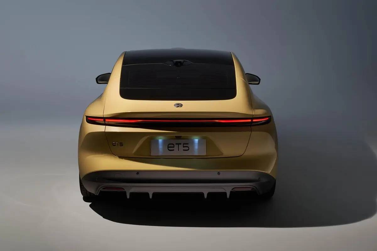 展现强大动力表现的蔚来ET5_搜狐汽车_搜狐网