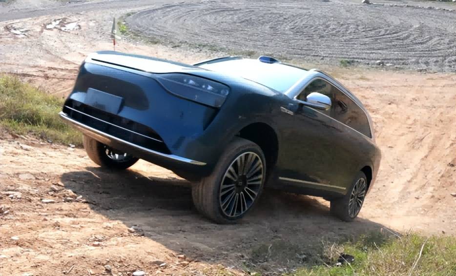 豪华不止一面，爬坡涉水交叉轴样样精通，问界M9越野视频曝光_搜狐汽车_搜狐网