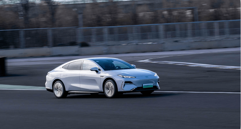 吉利银河E8惊艳亮相：颜值与实力并存，3.49s破百超百万豪车！_搜狐汽车_搜狐网