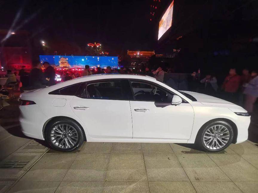 新奔腾B70外观内饰调整，尺寸加长45毫米，全系2.0T整体实力提升_搜狐汽车_搜狐网