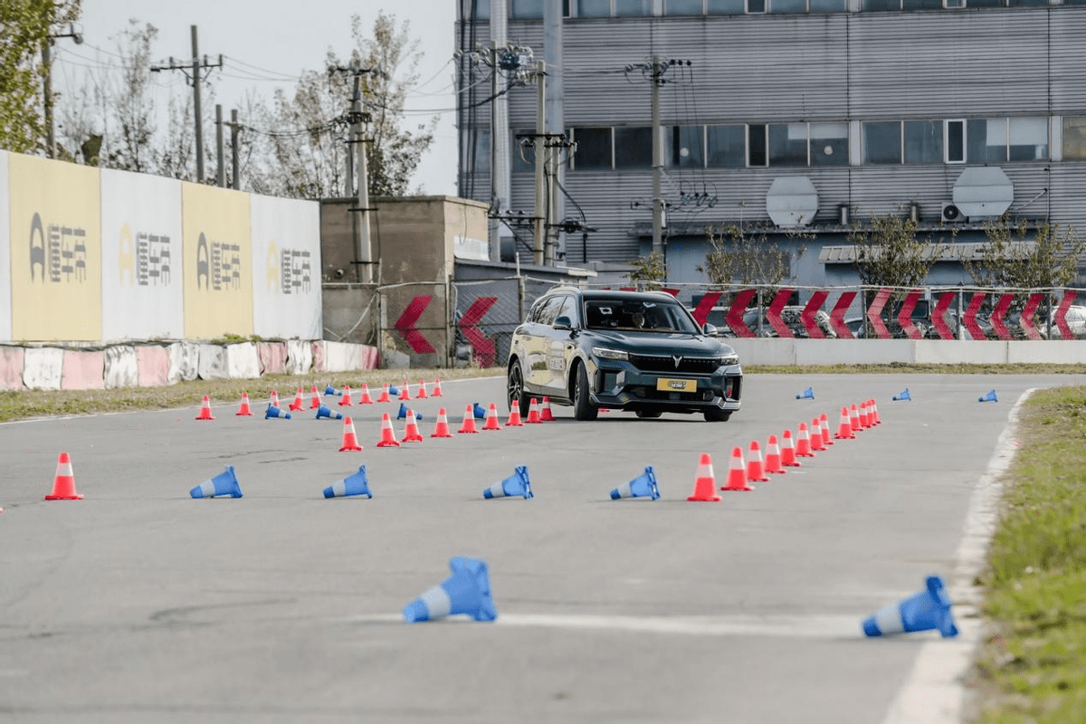 三大SUV大PK！理想L7颜面扫地，问界M7名声尽失，只有它一枝独秀_搜狐汽车_搜狐网