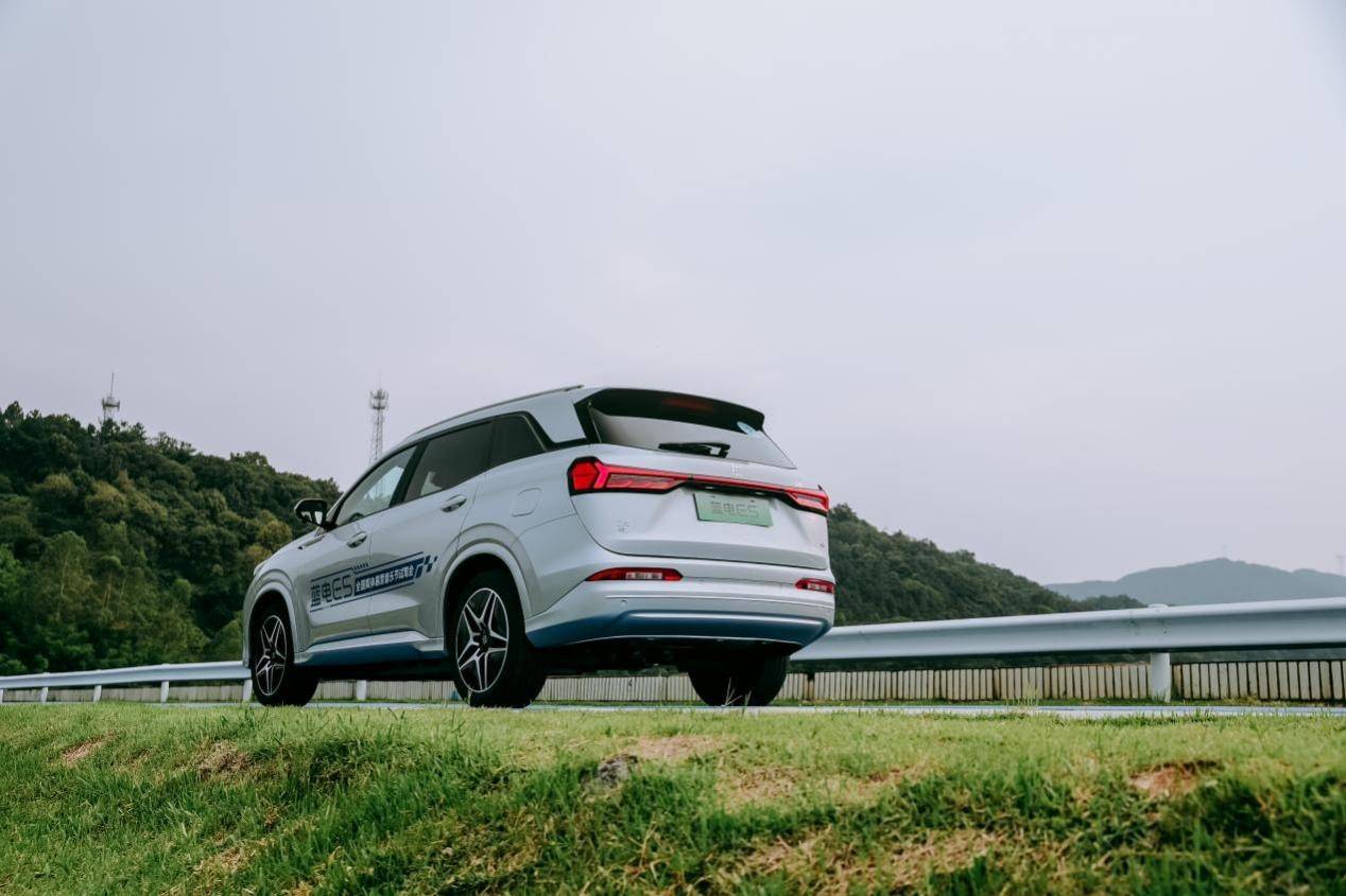 9.98万的中型插混SUV黑马来了，蓝电E5全方位击穿长安CS75 PLUS_搜狐汽车_搜狐网