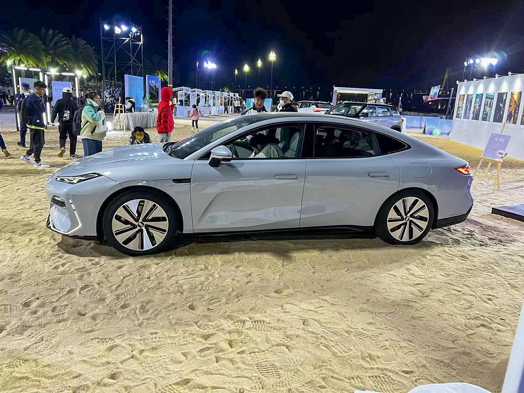 预售价18.8万元起！配置还给你拉满？吉利银河E8这么顶？_搜狐汽车_搜狐网