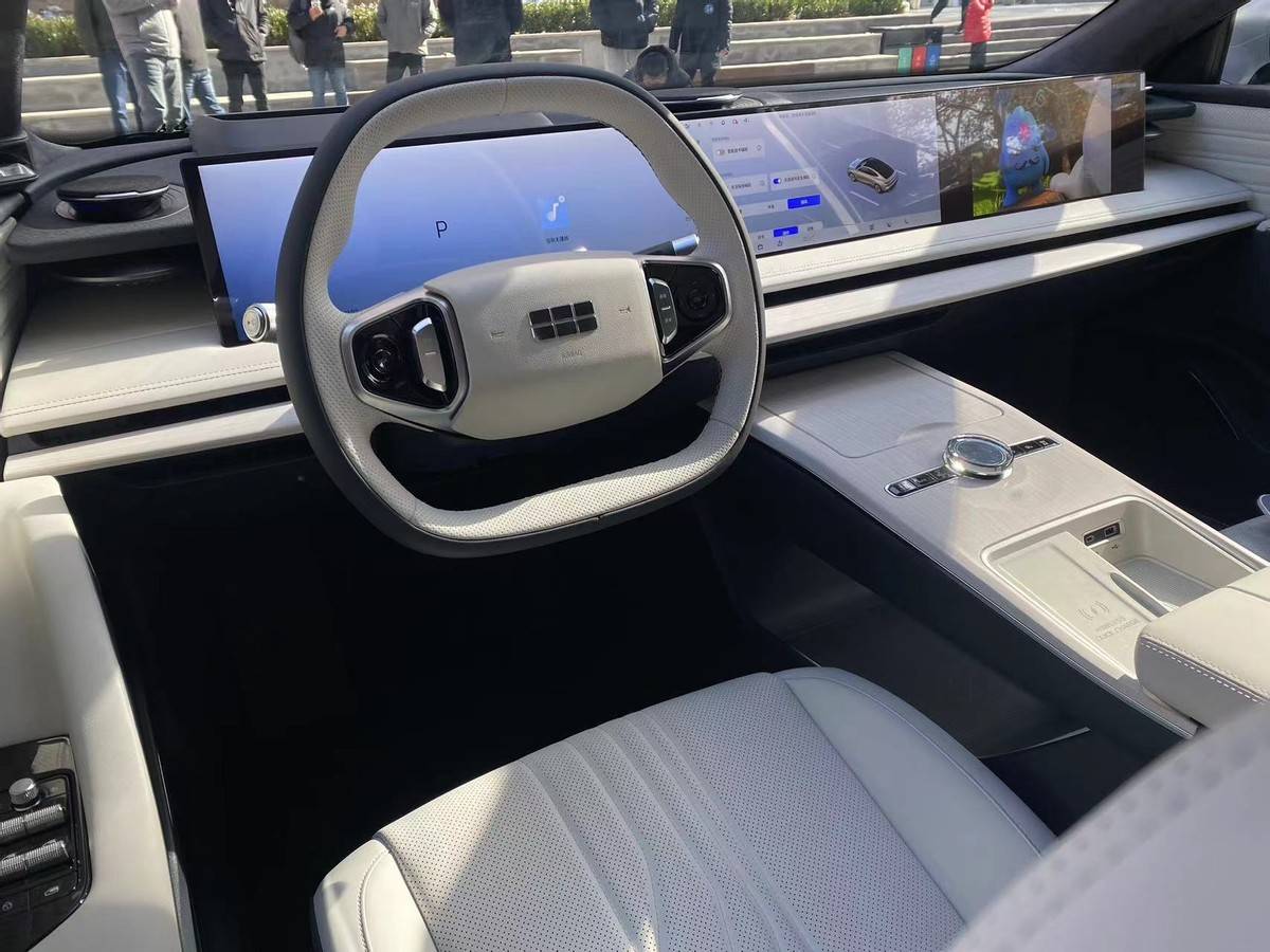 起售不足19万？800V超充+8295芯片，吉利最美银河亮相！_搜狐汽车_搜狐网