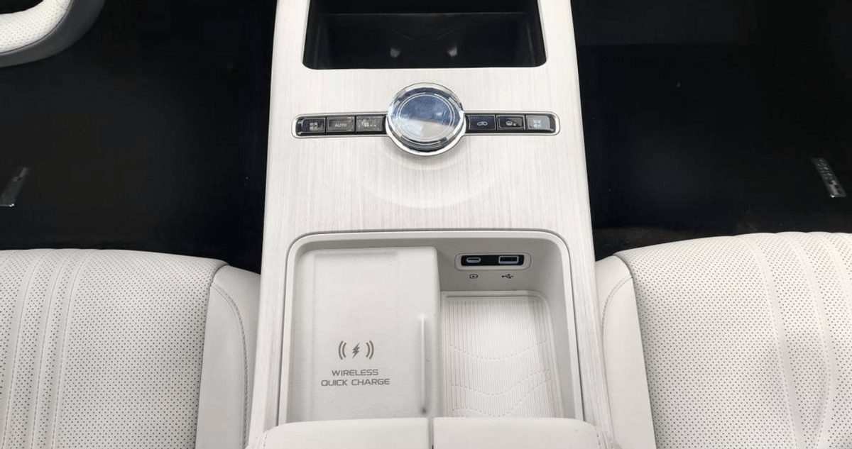 起售不足19万？800V超充+8295芯片，吉利最美银河亮相！_搜狐汽车_搜狐网