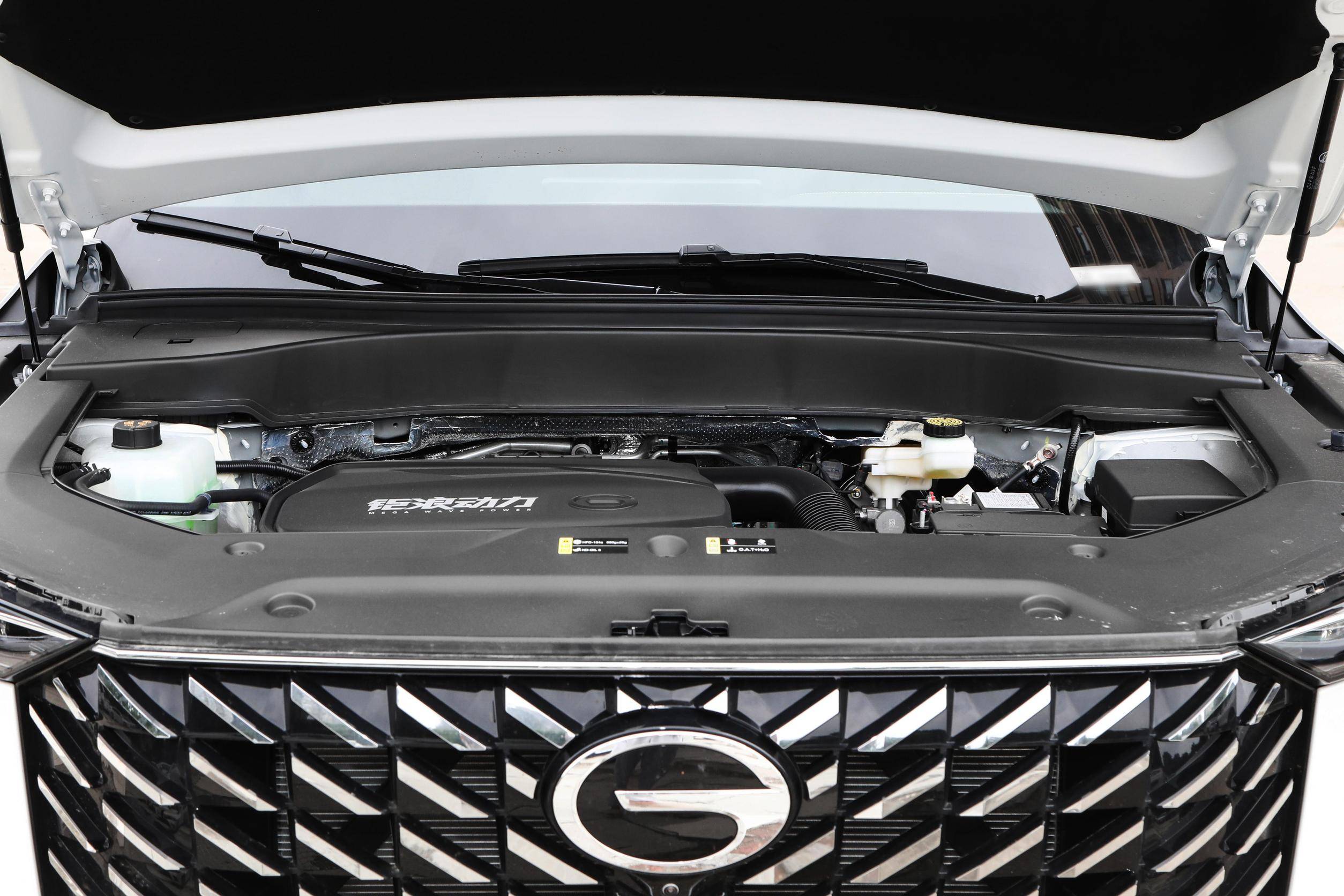 传祺GS8：车长近米，入门就配2.0T+8AT，家用怎么样？_搜狐汽车_搜狐网