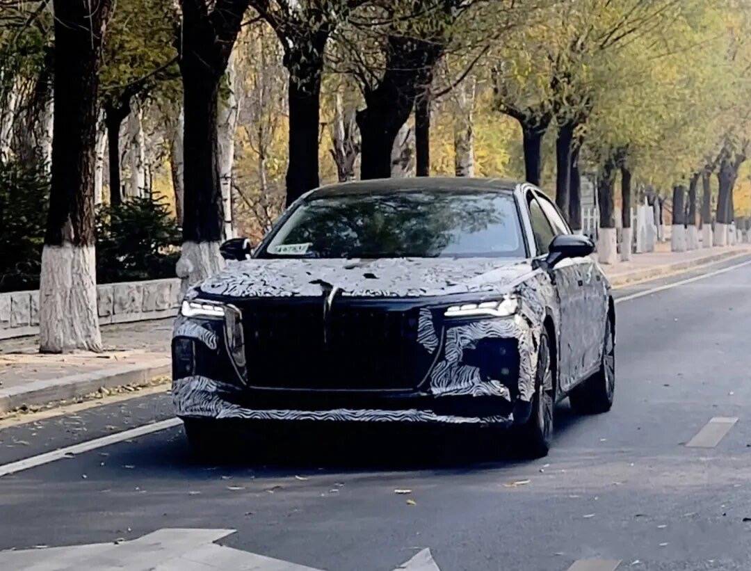 新款红旗H9实车曝光，前脸看齐H5，换双联屏，配3.0T+8AT？_搜狐汽车_搜狐网