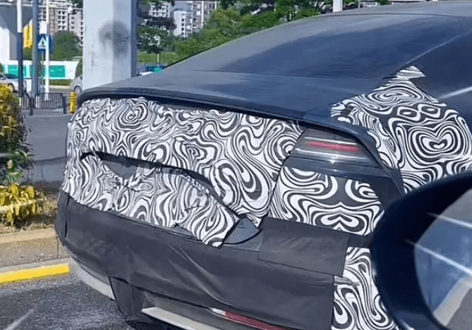 定位接近BBA“56E”，比亚迪仰望U6街拍！外观能接受？_搜狐汽车_搜狐网