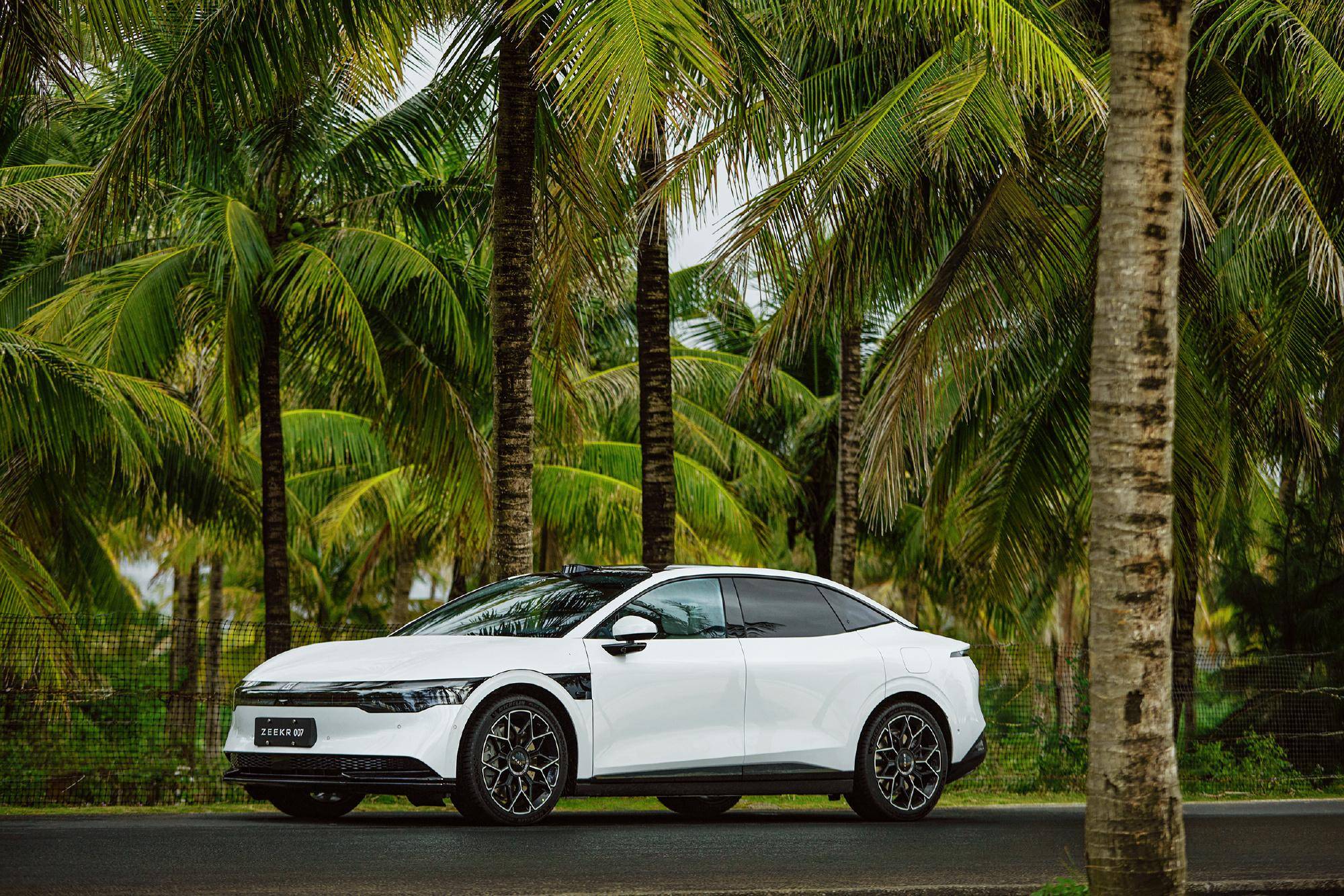 豪华纯电轿车极氪007正式上市，800V超充加持仅售20.99万起_搜狐汽车_搜狐网