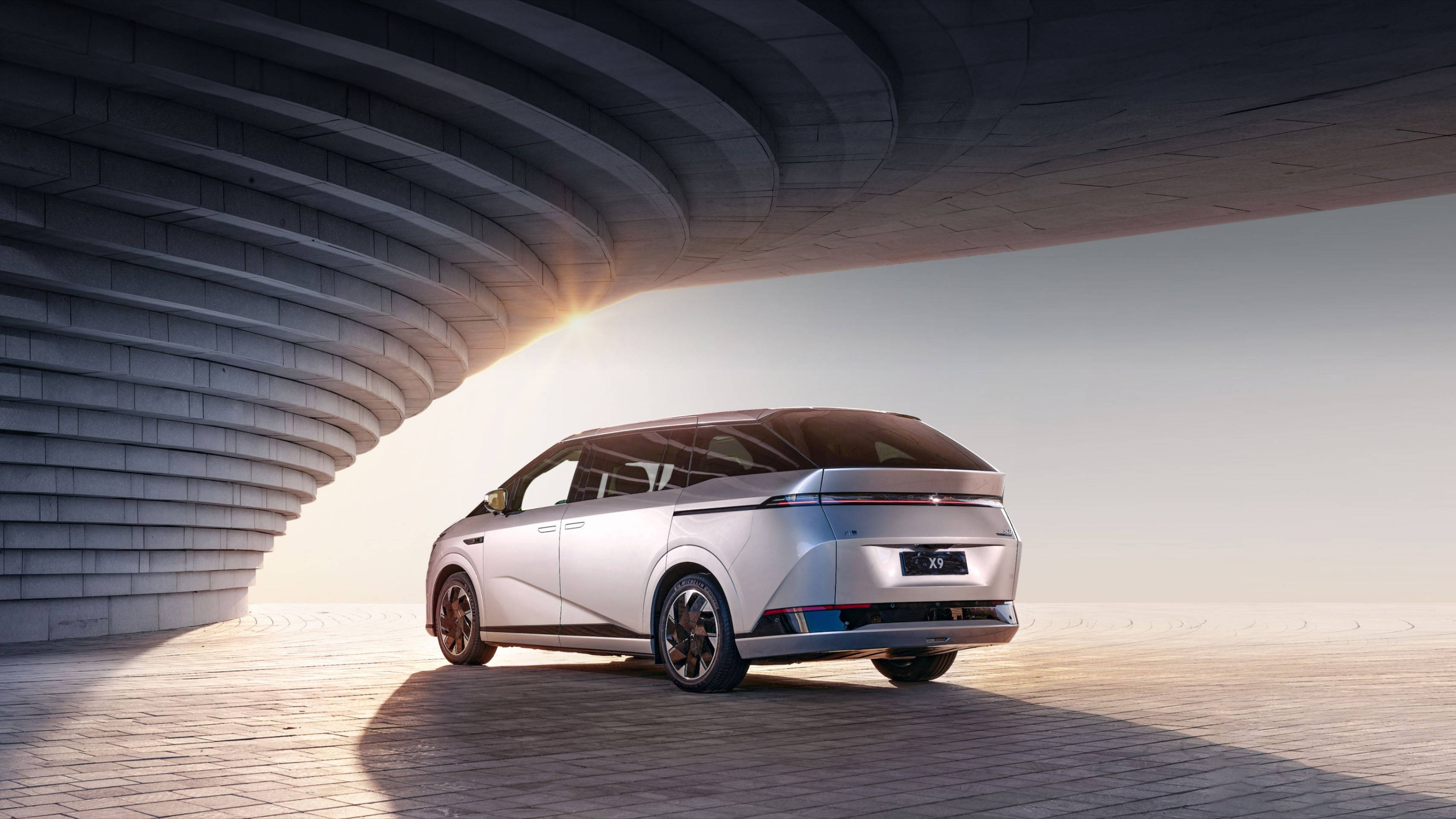 小鹏X9直接放大招 理想MEGA该如何接招？_搜狐汽车_搜狐网