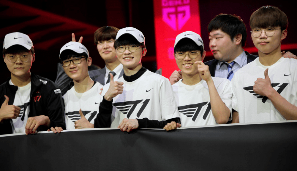 Faker职业生涯有多强？带19位队友拿下冠军 三次冠军舞台_选手