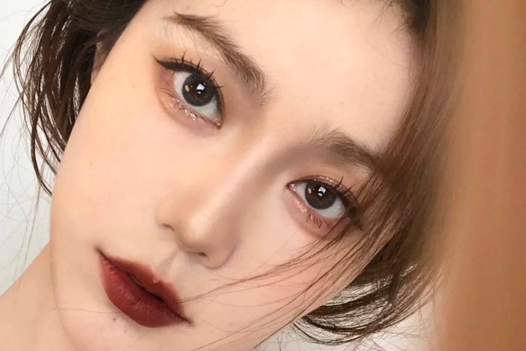 这几个定妆小技巧,让你的妆容清爽又持久,快来告别换季脱妆起皮化妆