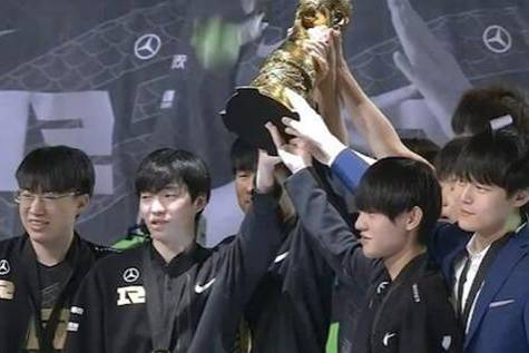 MSI决赛，RNG的最关键功臣，其实是下面这位男人，关键2秒的反应_Cryin