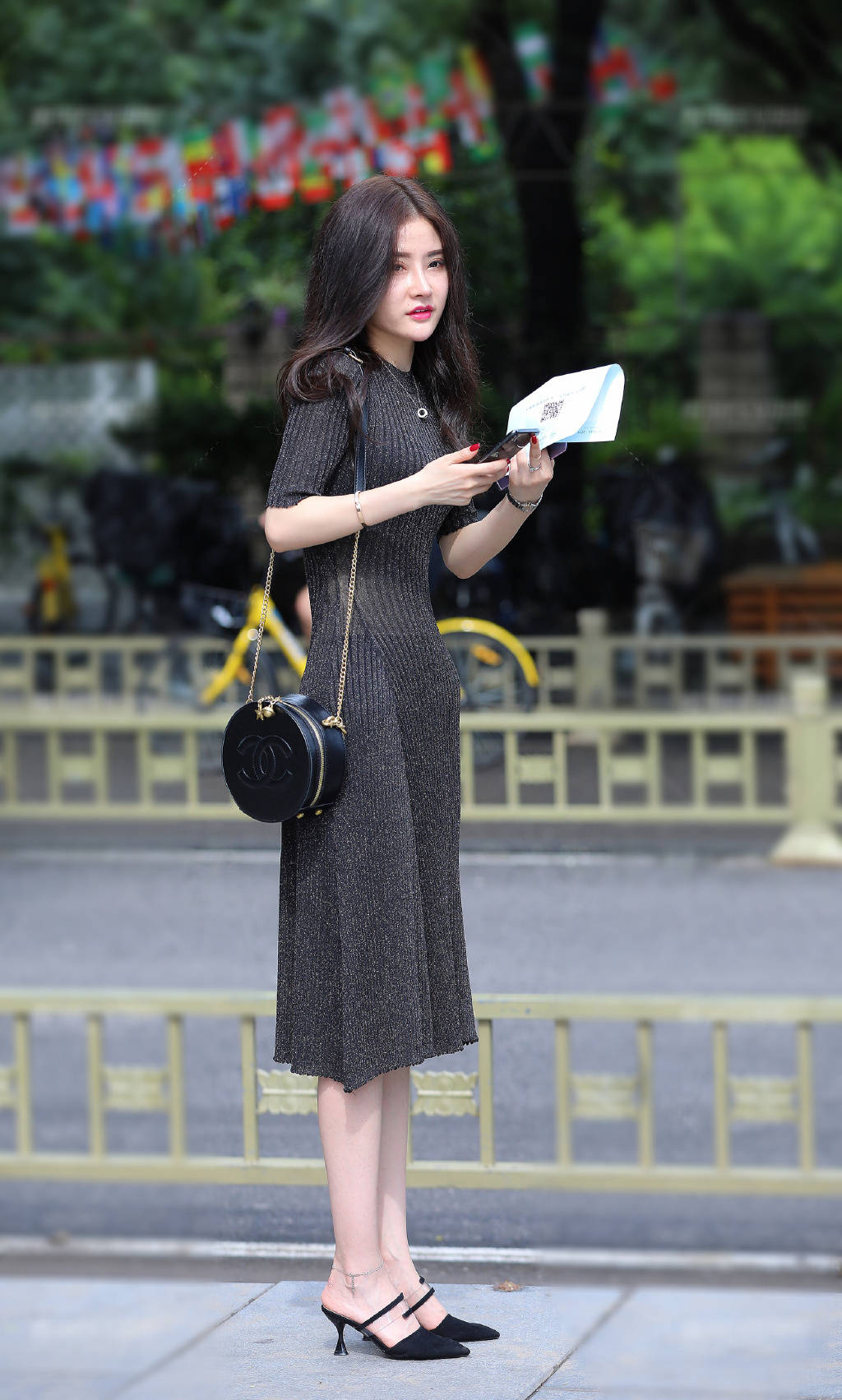 高跟鞋时尚穿搭，展示出女性知性优雅的一面 搜狐大视野 搜狐新闻