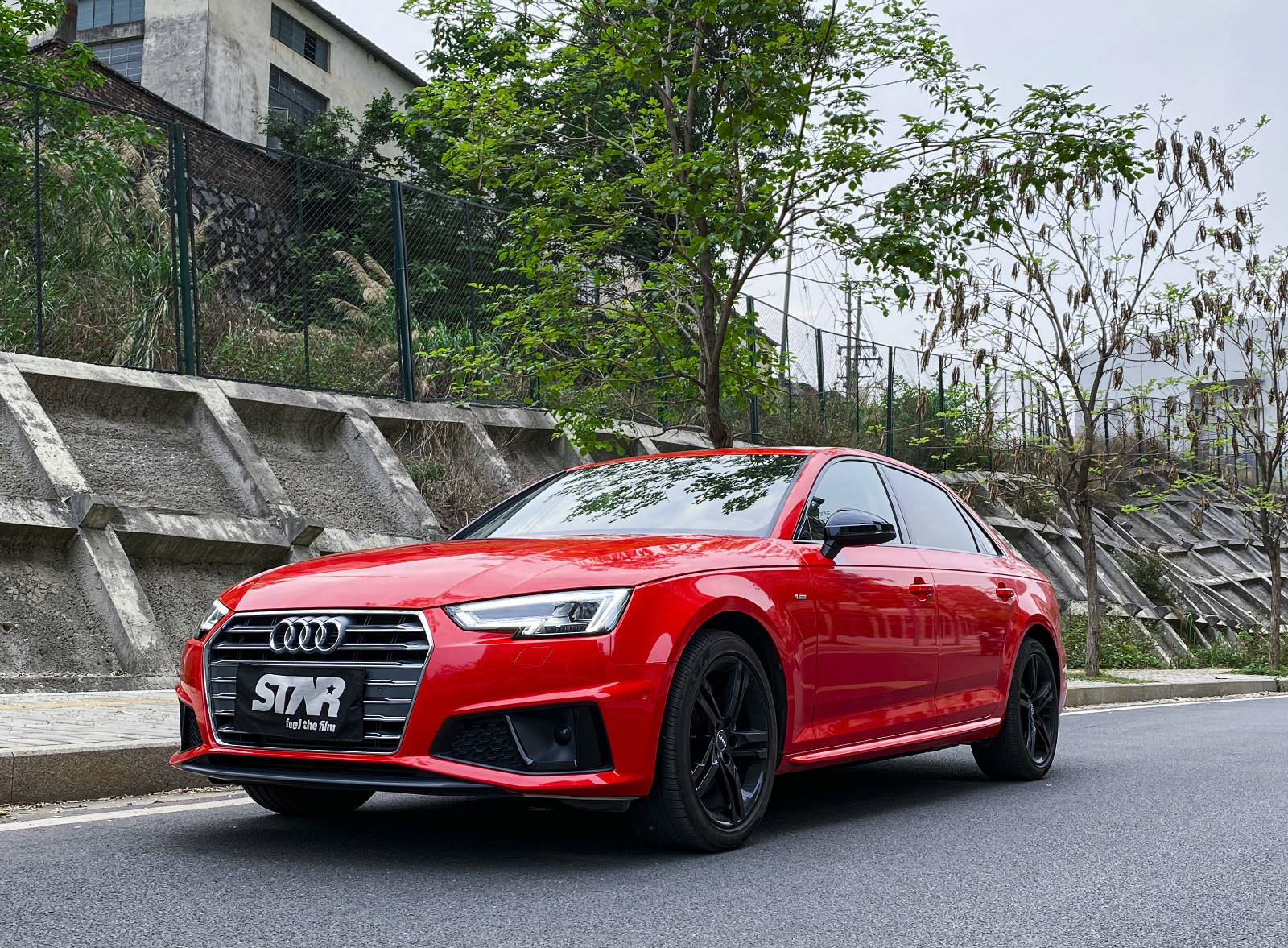 江苏汽车车身改色|STAR星魔改色膜奥迪A4L PET法拉利红案例展示_搜狐汽车_搜狐网