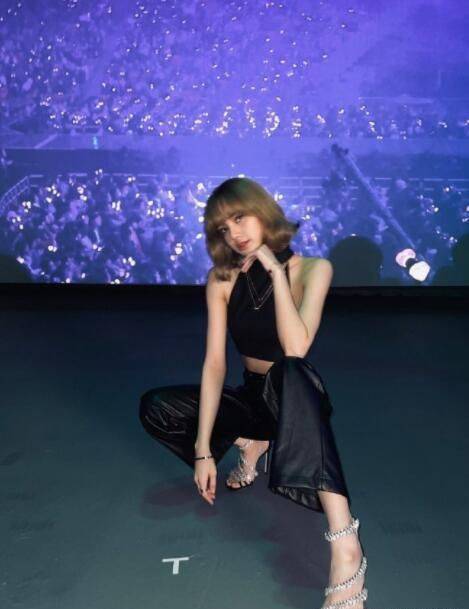 LISA首张单曲回归预告照-搜狐大视野-搜狐新闻